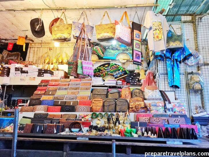 Damnoen Saduak Floating Market: What to Do & How to Go?